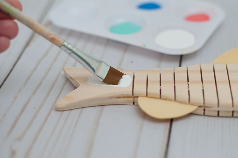 WOODEN FISH - DIY NAUTICAL DECOR